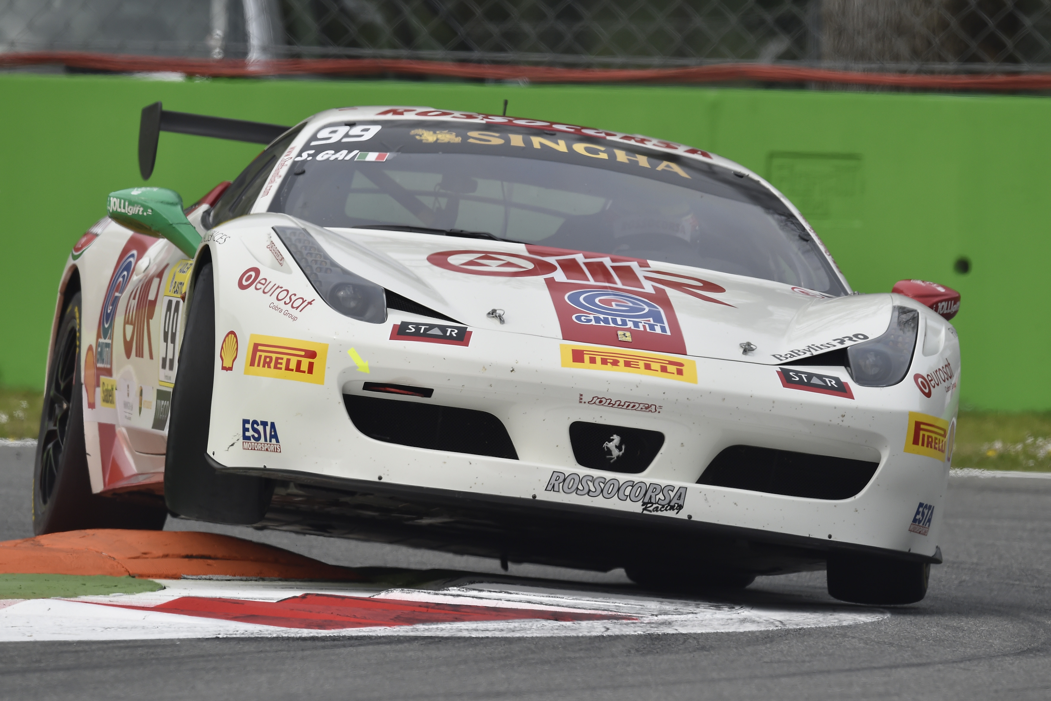 Ferrari Challenge: primo giorno a Monza - MotoriNoLimits | Auto, F1 ...