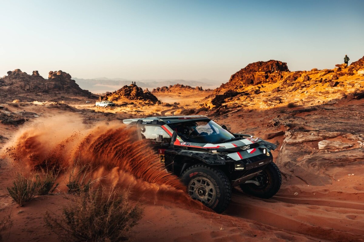Dakar: i Dacia Sandriders proseguono la corsa al podio - MotoriNoLimits ...